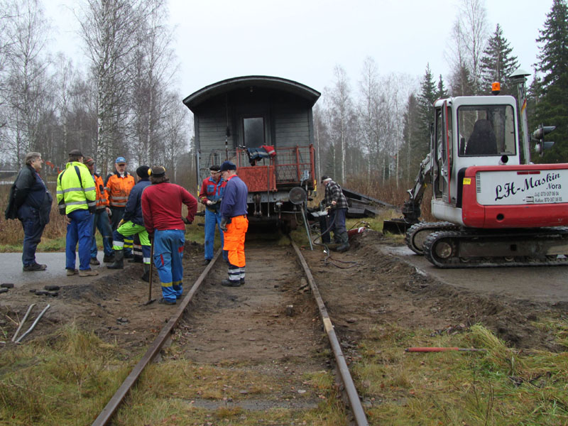 NBVJ byter slipers i Pershyttevägen - Järnvägshistoriskt forum