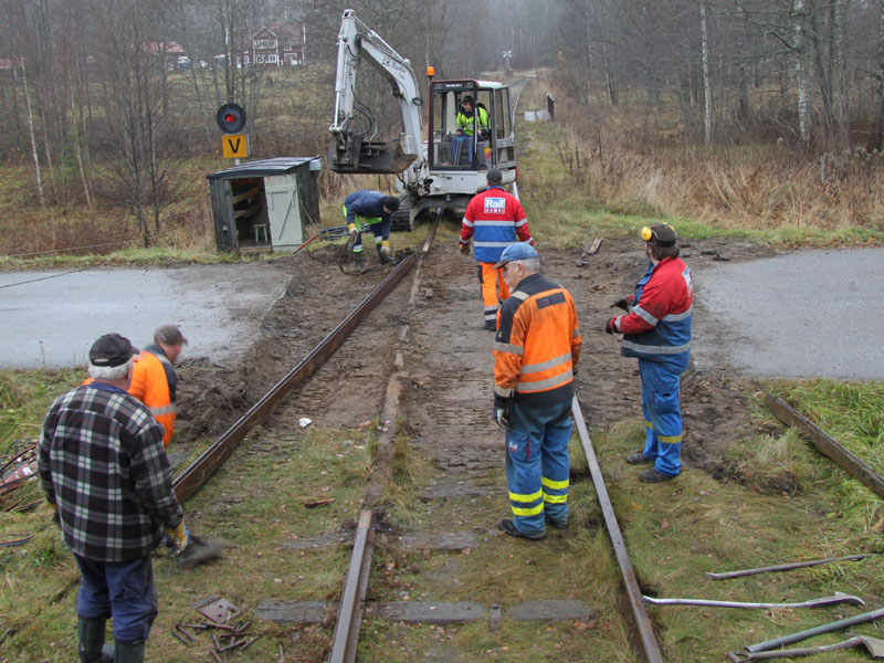 NBVJ byter slipers i Pershyttevägen - Järnvägshistoriskt forum