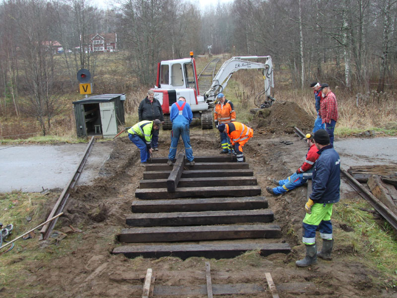 NBVJ byter slipers i Pershyttevägen - Järnvägshistoriskt forum